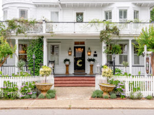 Experience Coastal Charm At White Doe Inn In Manteo, NC