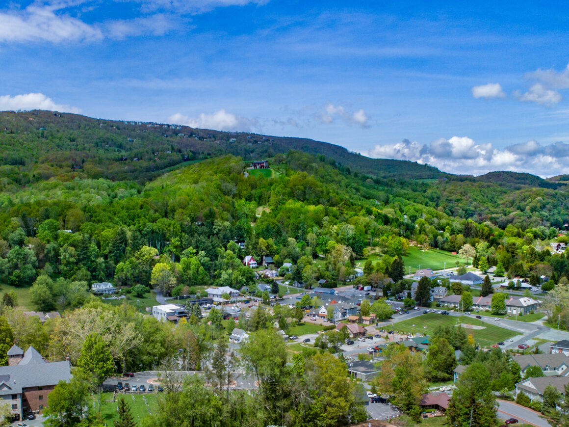 A NC Lake Getaway: Rumbling Bald Resort On Lake Lure | Discover The ...